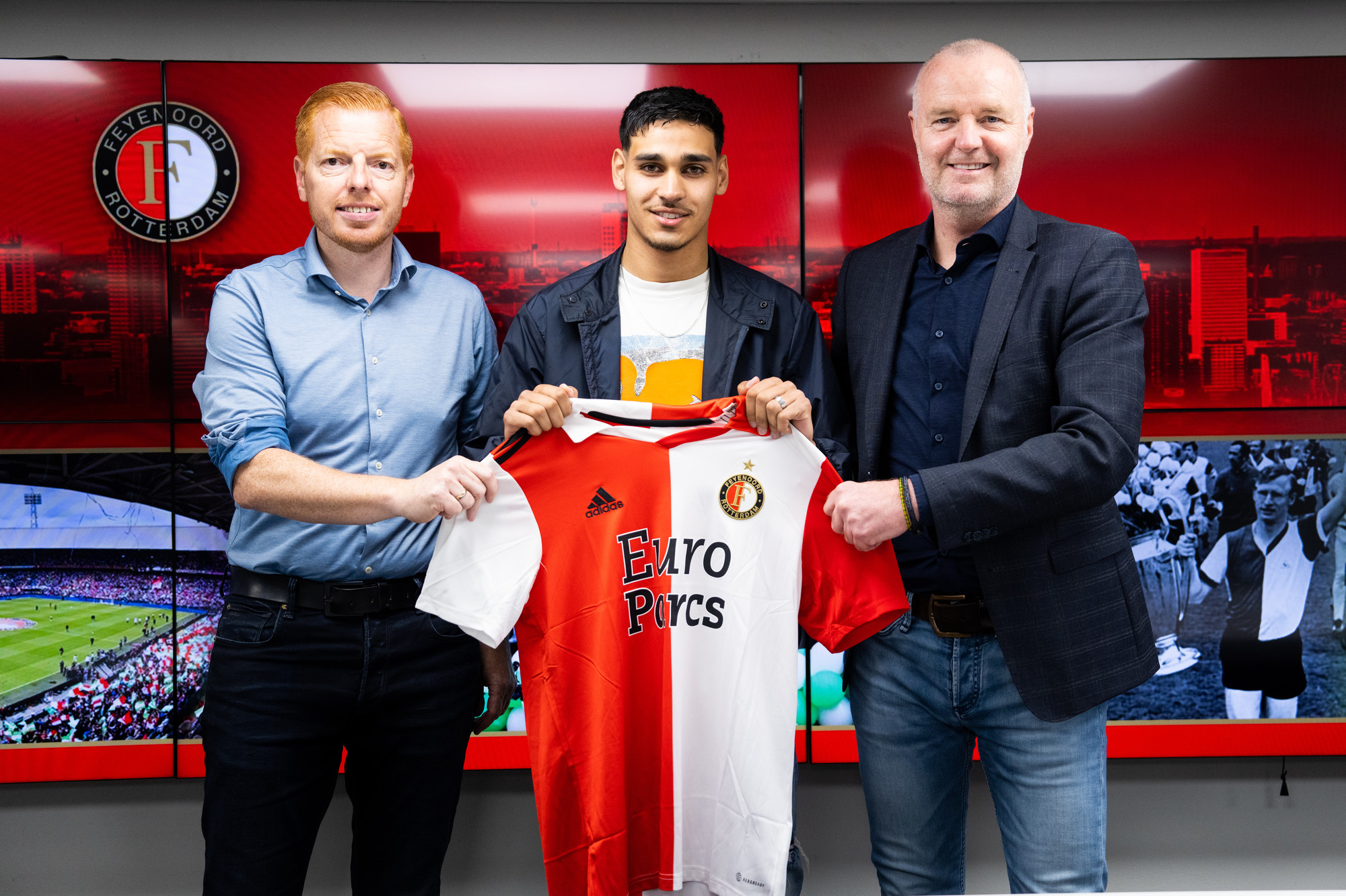 Le jeune Marouane Sebbar signe son premier contrat professionnel avec ...